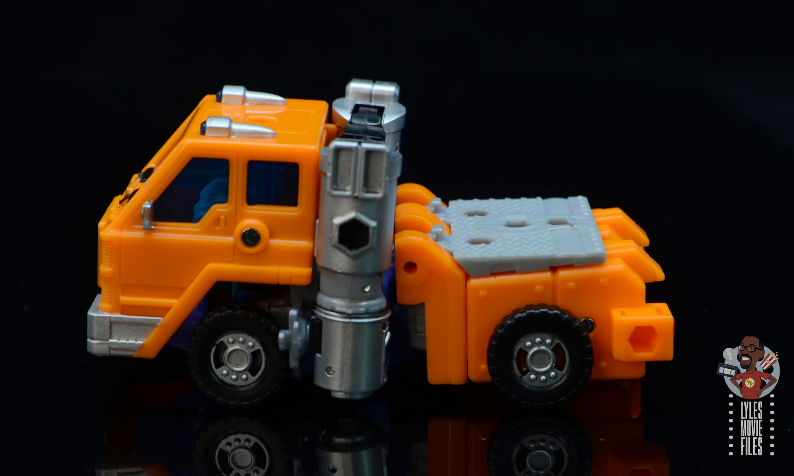 Transformers Kingdom War for Cybertron Huffer figure review